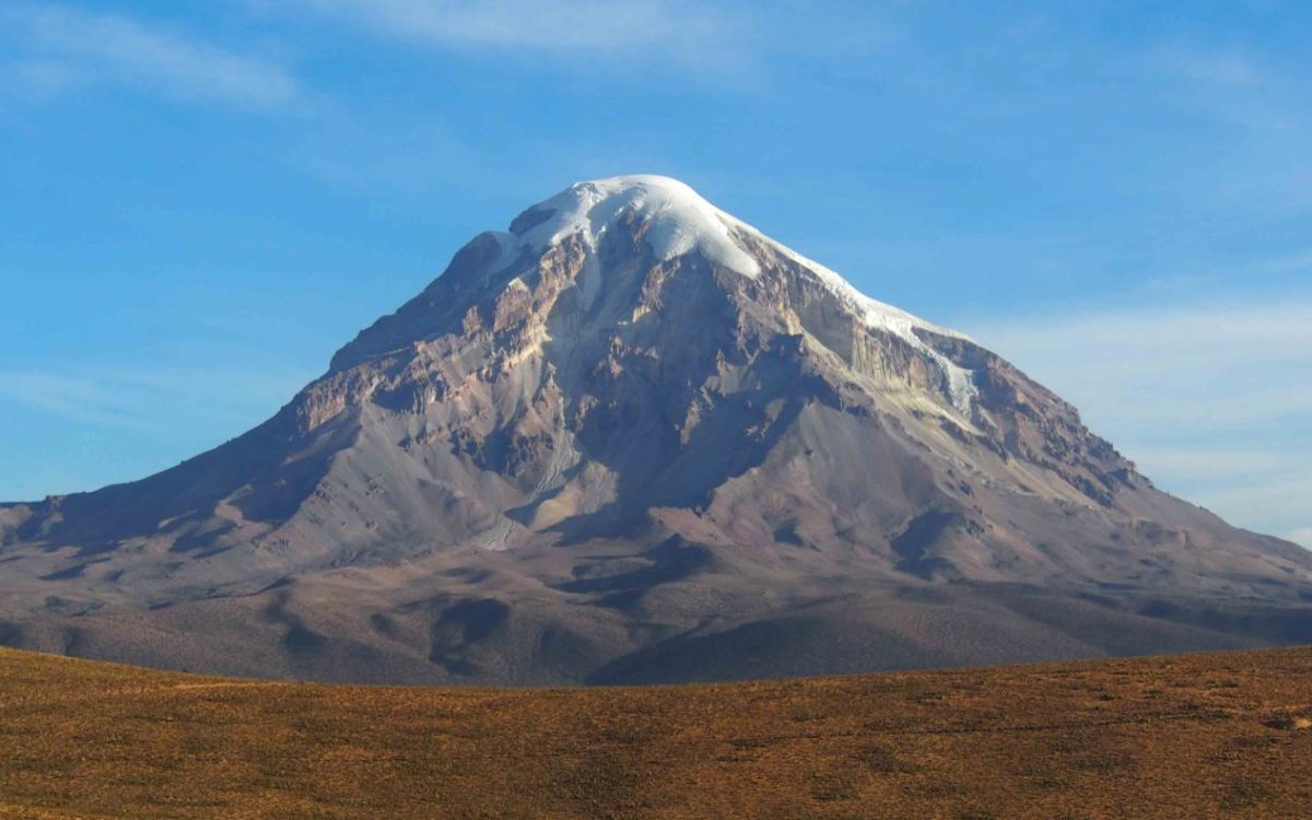 Discover Sajama Park, its lagoons and geysers